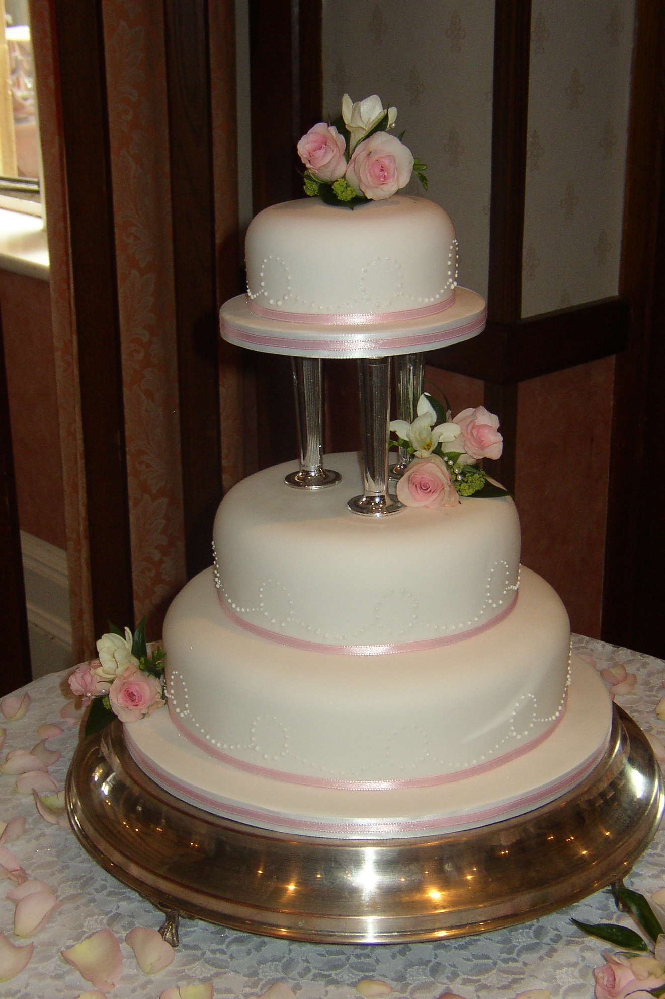Round wedding cakes 60 photos - Astyledwedding.com